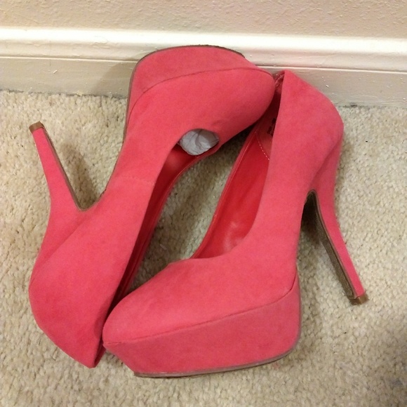 sheik Shoes | Shoes | Sexy Peach Colored Velvet Pump | Poshmark
